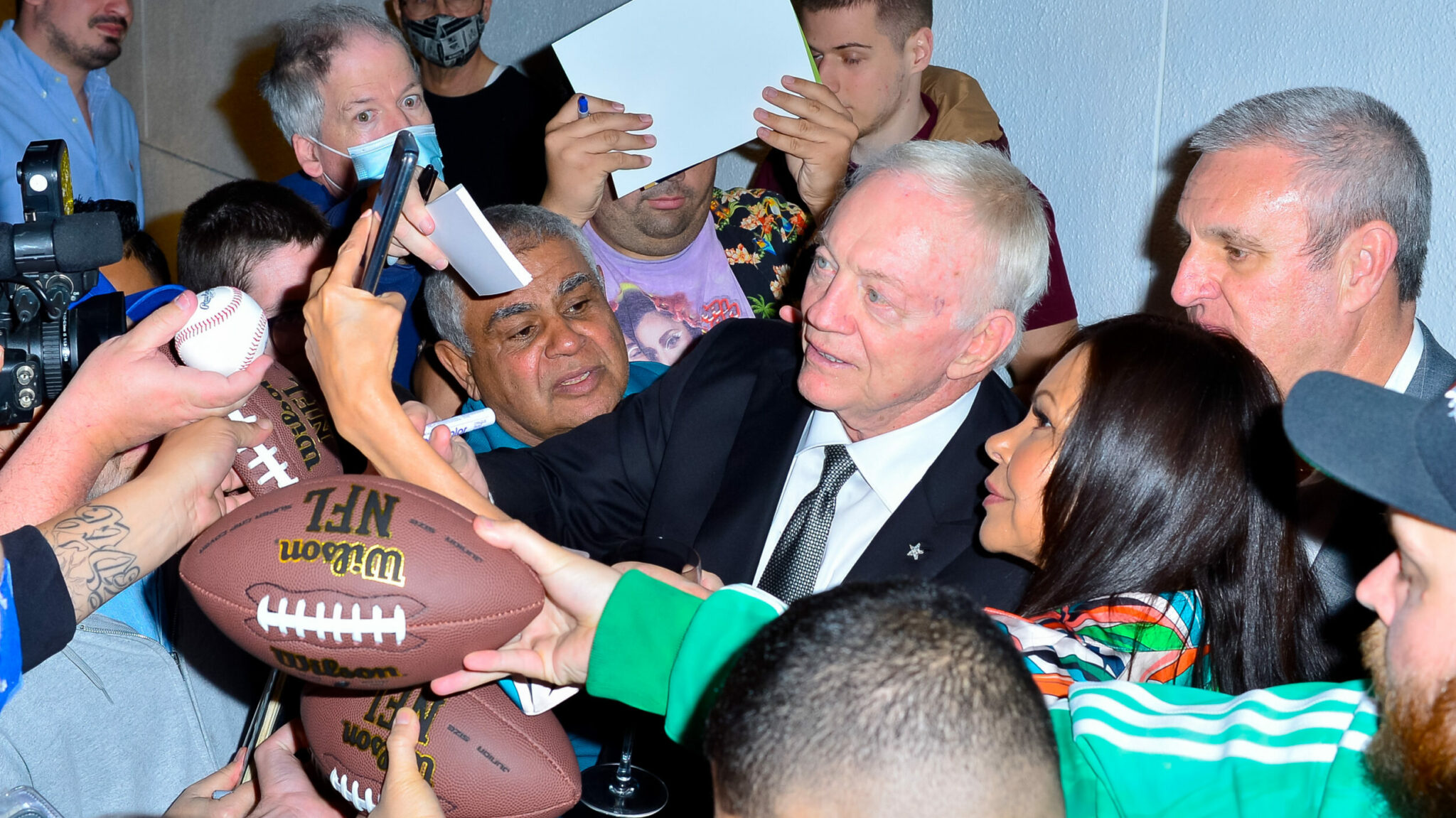 Netflix’s Next Dance: A $50 Million Jerry Jones Docuseries - Puck