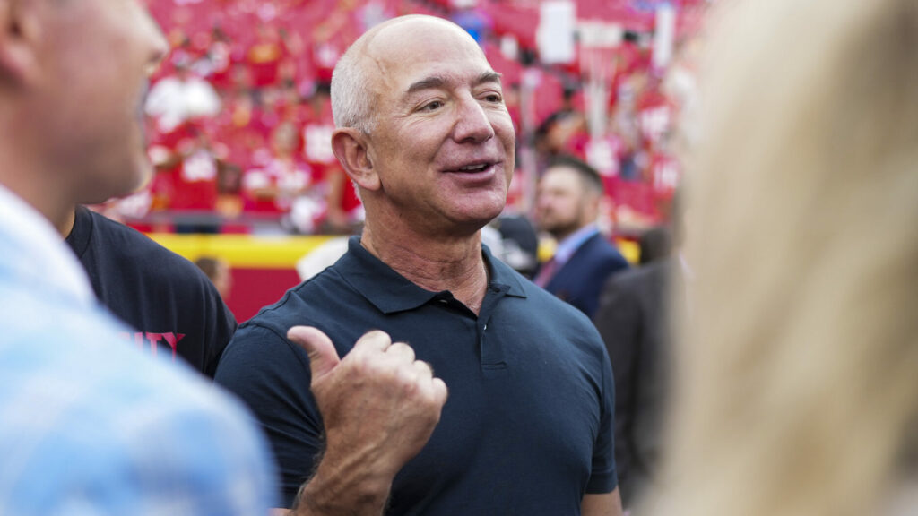 A New Bezos Contender & More CNN Tea - Puck