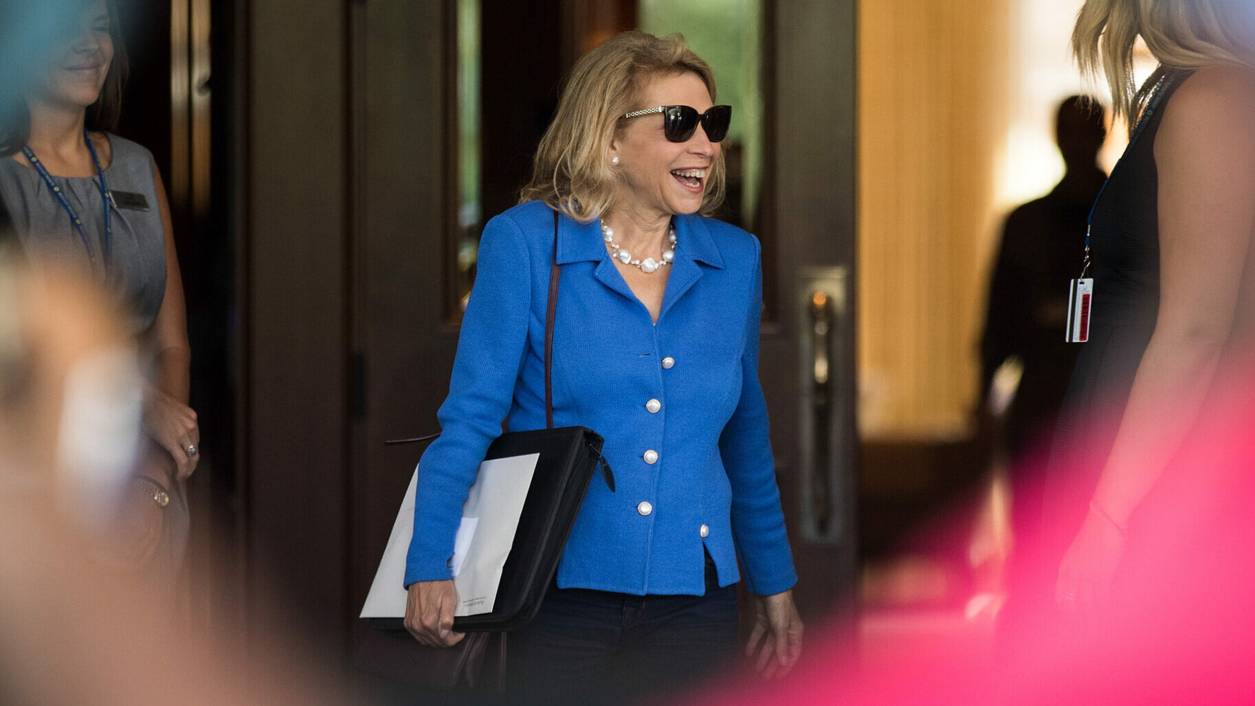 A Very Shari Christmas - Puck