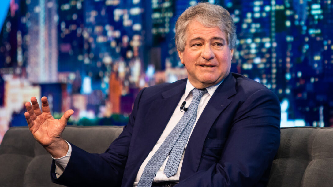 Leon Black Is Back - Puck