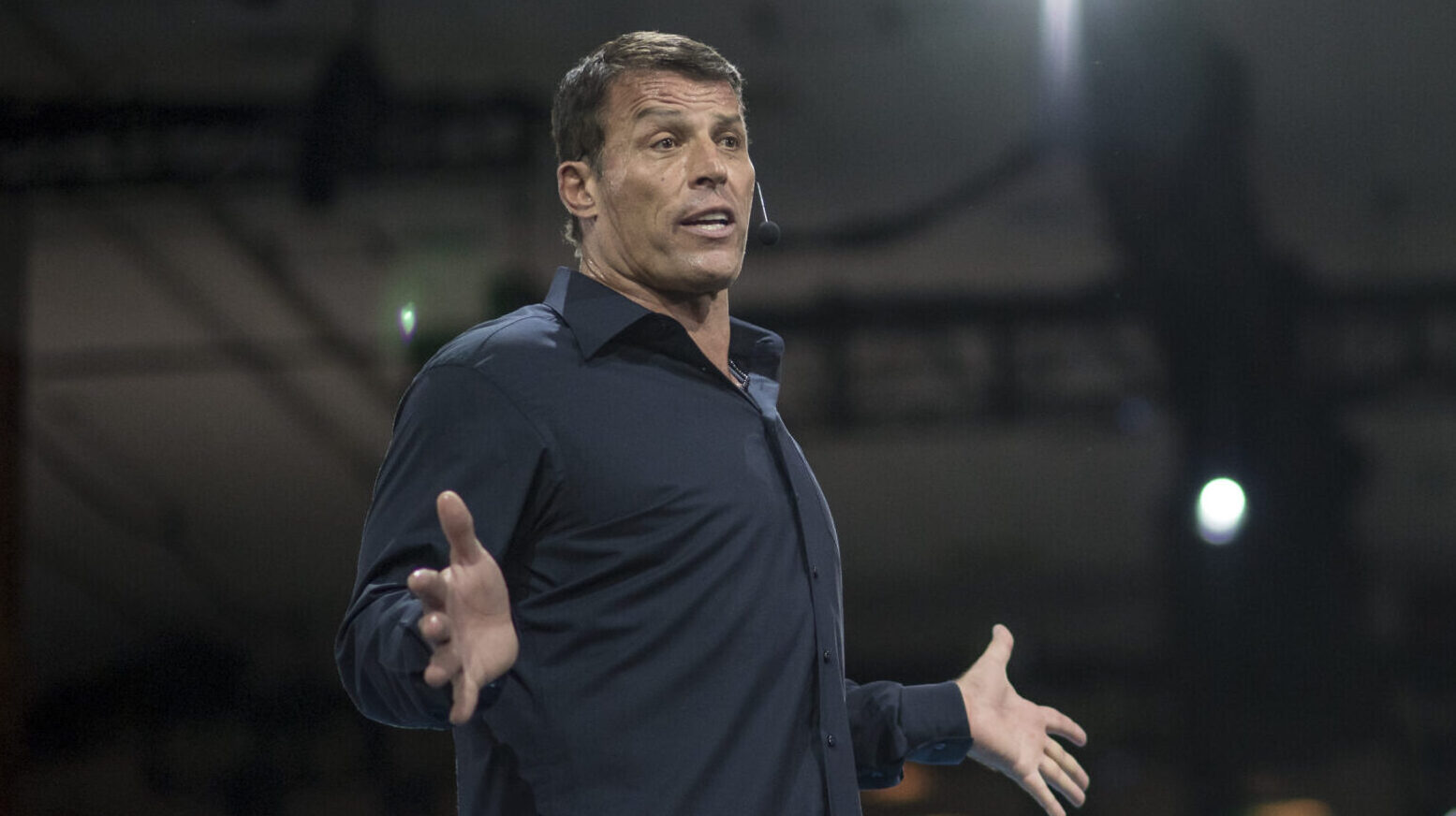 Tony Robbins Is Suing an AI Company Over “Tony Robbins GPT” - Puck